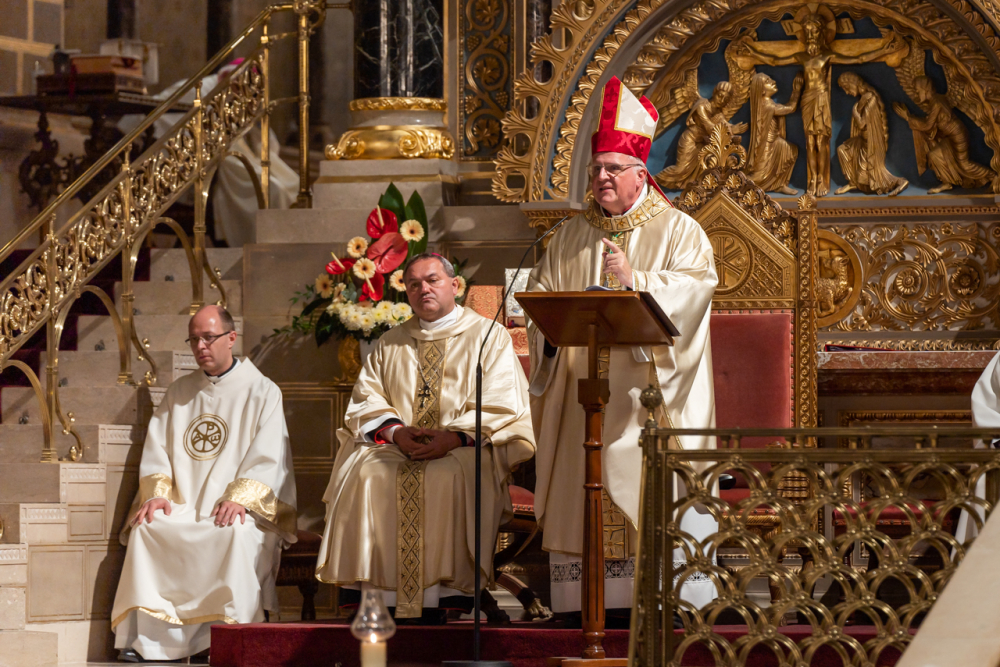 Michael W. Banach apostoli nuncius celebrált szentmisét Szent Mór ...