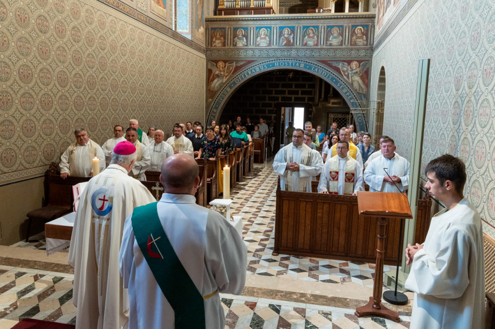Szentmise Szűz Mária szent nevének ünnepén a székesegyház Corpus ...